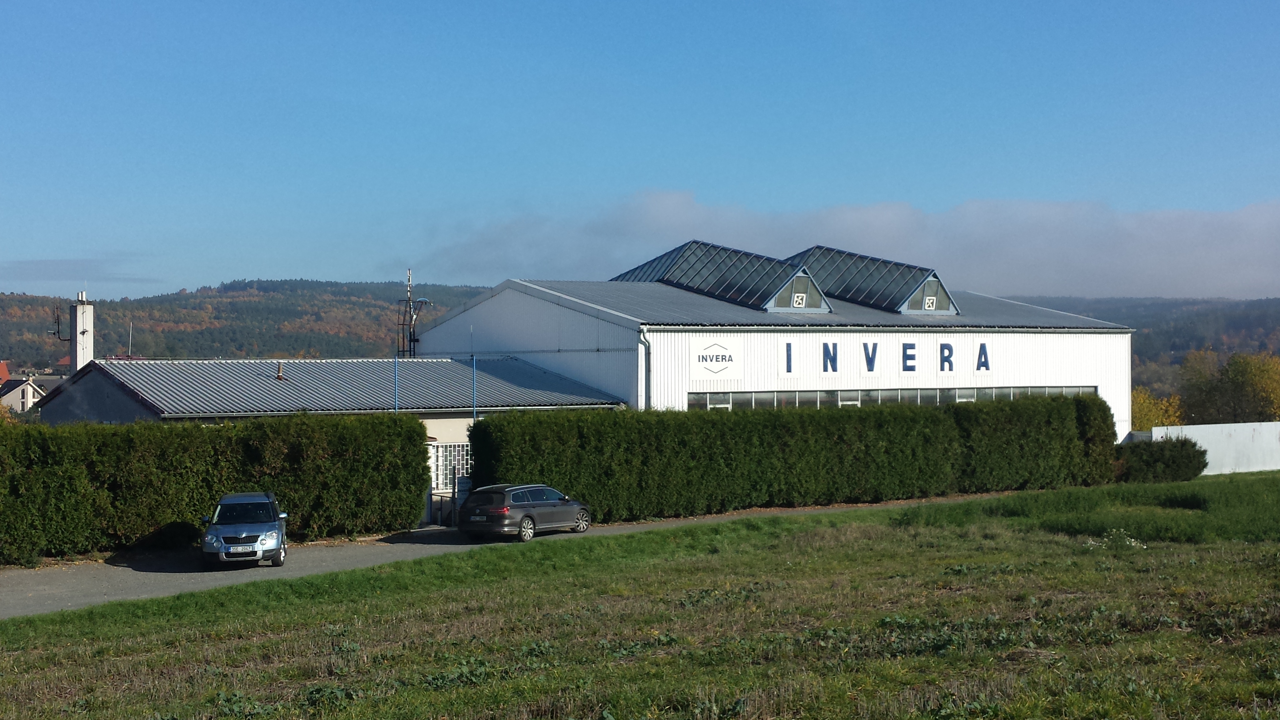 Invera | Český výrobce strojů na plasty a gumu a hydraulických lisů